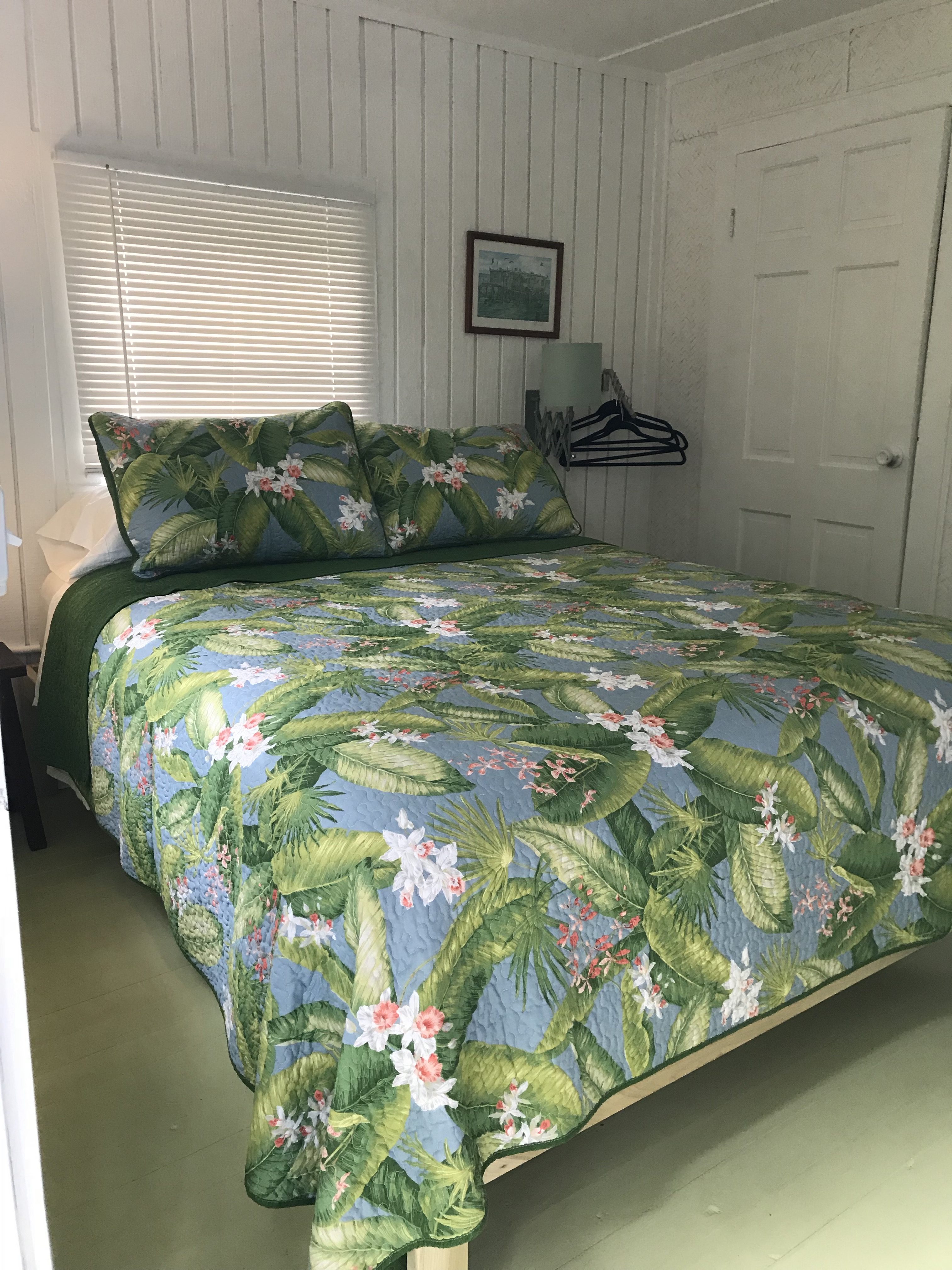 Cottage 7 Interior – Firefly Resort Cottages
